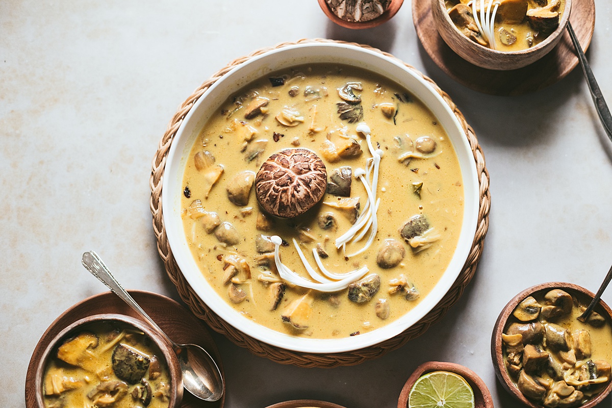 Quick Vegan Mushroom Curry with Coconut Milk (Kodava Kumme Curry) - The ...